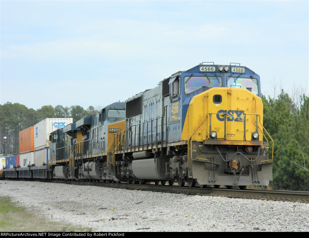 CSX 4566 (SD70MAC) 5250 (ES40DC) 5203 (ES40DC)